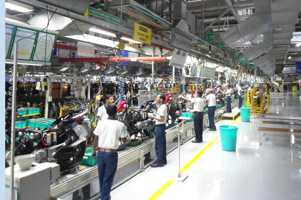 Bajaj Auto keeps Chakan plant strike at bay | Autocar India