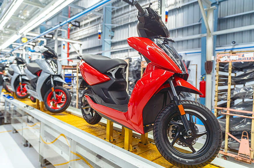 Ather builds 1 lakh 450X, 450 Plus electric scooters in India | Autocar ...
