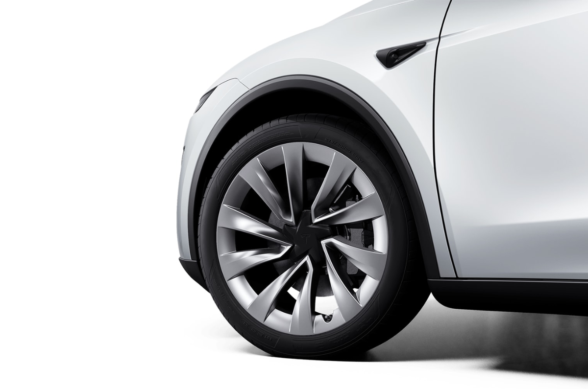 BYD Yangwang U8 PHEV SUV showcased at Auto Expo 2025 battery charging ...