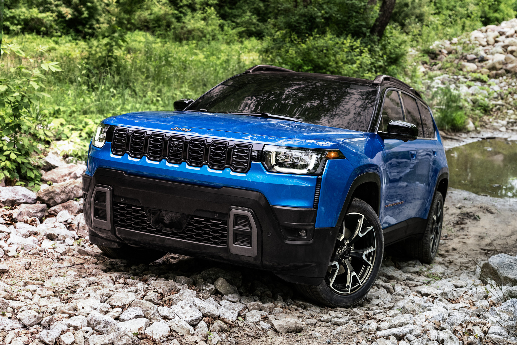 New Jeep Cherokee revealed with hybrid powertrain - Introduction ...