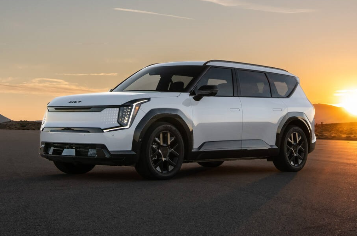 2026 Kia EV9 SUV front quarter