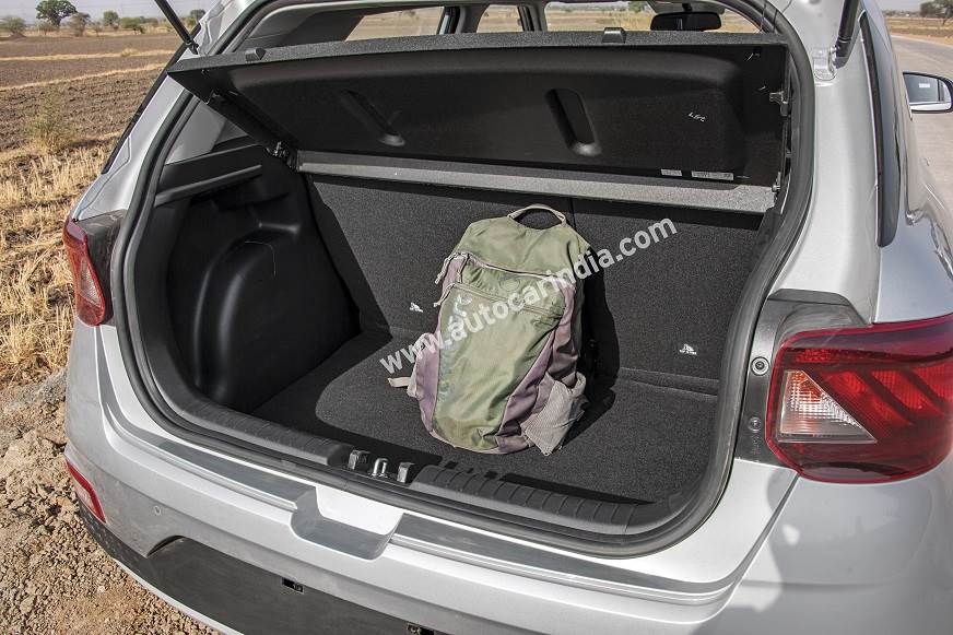 Hyundai Venue interior: What’s good? What’s bad? | Autocar India