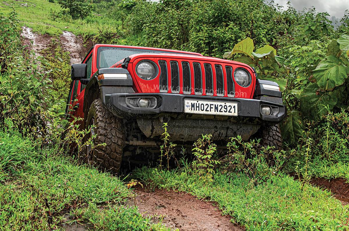 Jeep Wrangler vs Land Rover Defender 110 comparison - Introduction ...