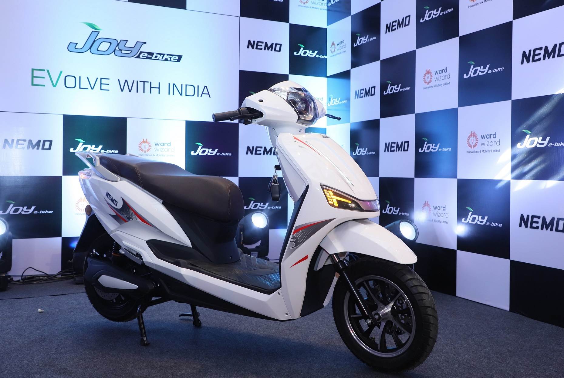 Wardwizard unveils new EVs under Joy e-rik and Joy e-bike brands | Autocar Professional