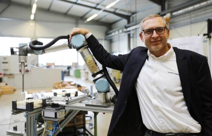 Universal Robots sells its 50,000th collaborative robot | Autocar ...