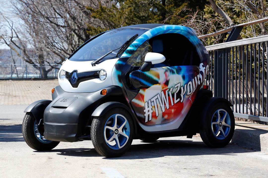 Renault Twizy plugs in to Canada, Quebec firm to drive transport ...
