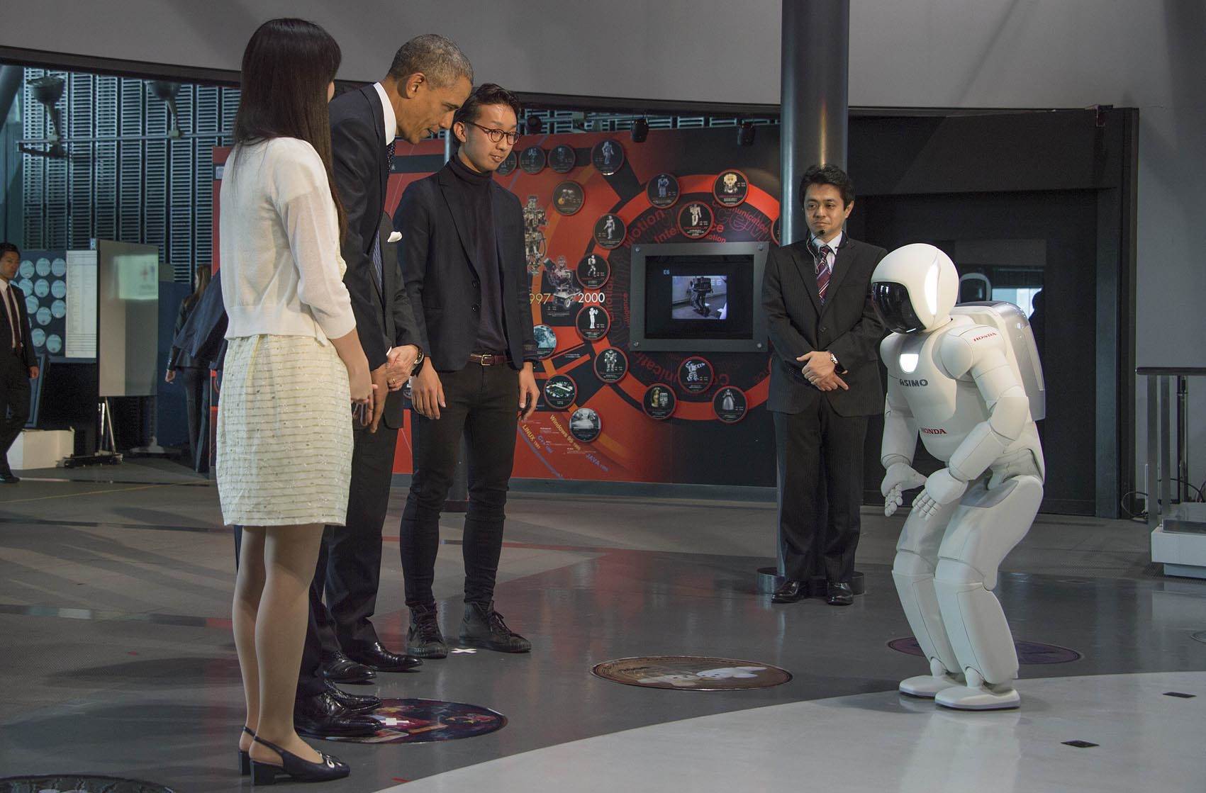 Honda’s ASIMO greets US president Obama | Autocar Professional