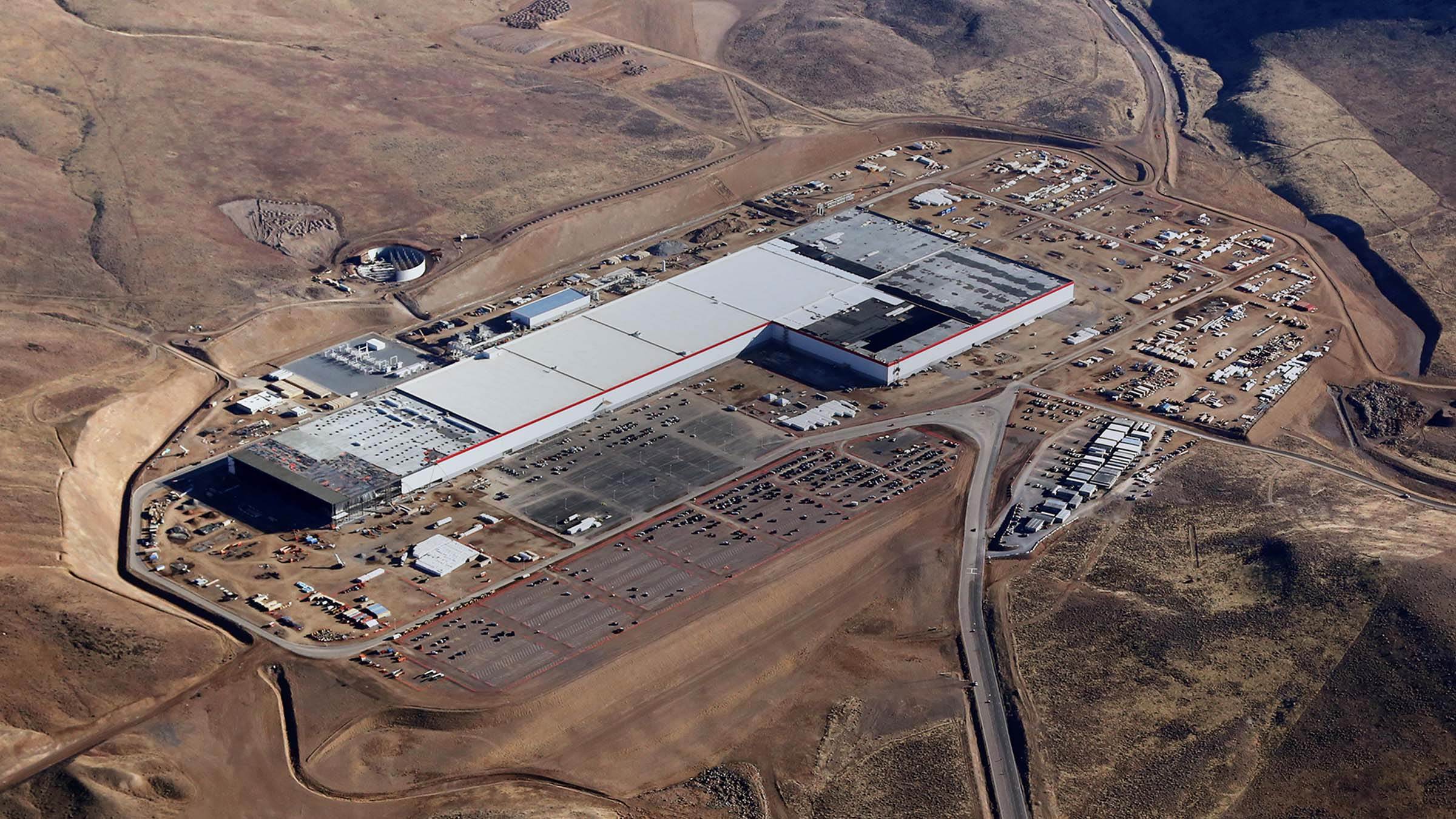 Tesla and Panasonic begin battery cell production at the Gigafactory ...