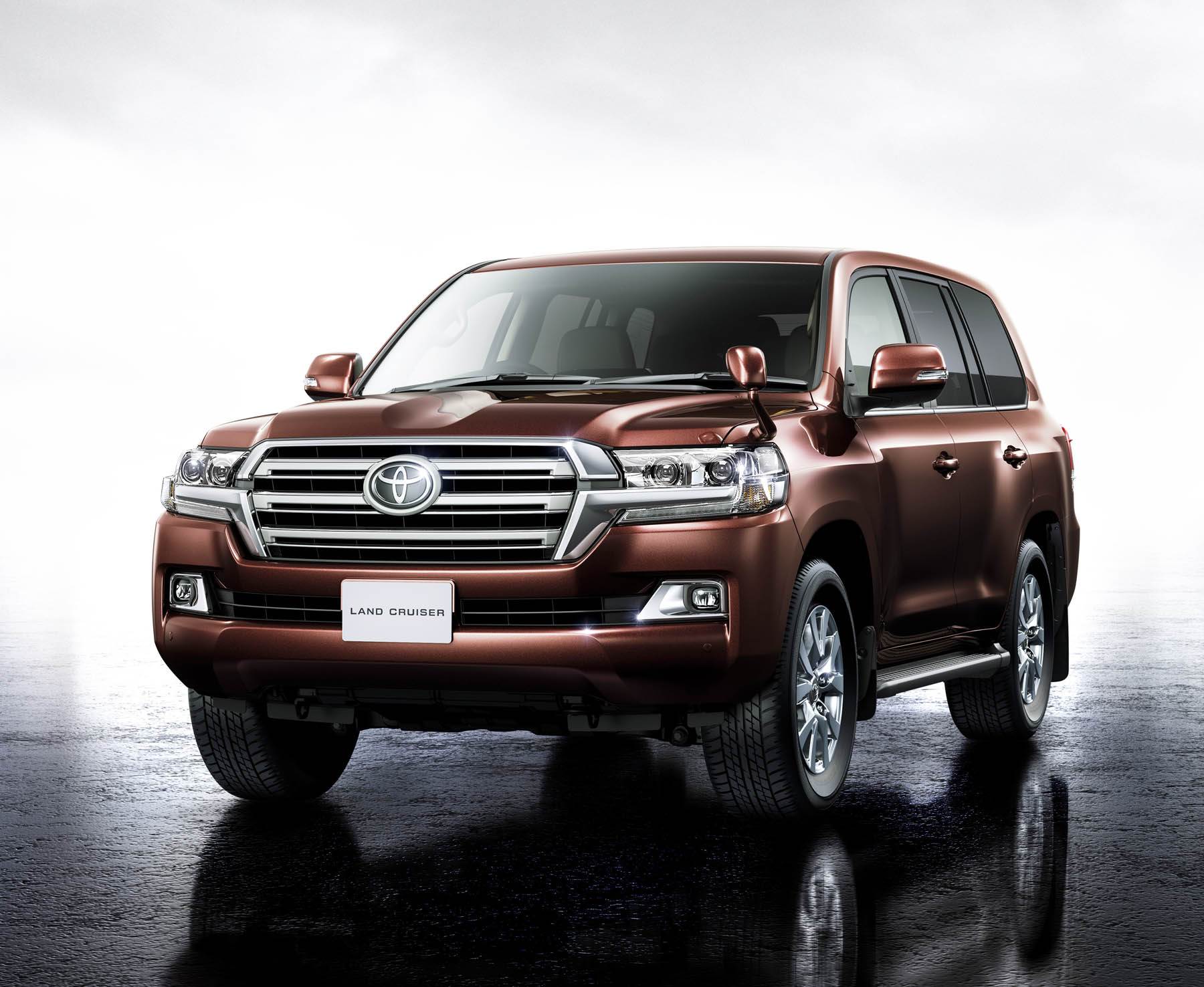 New tech-laden Land Cruiser 200 debuts Toyota's latest safety and ...