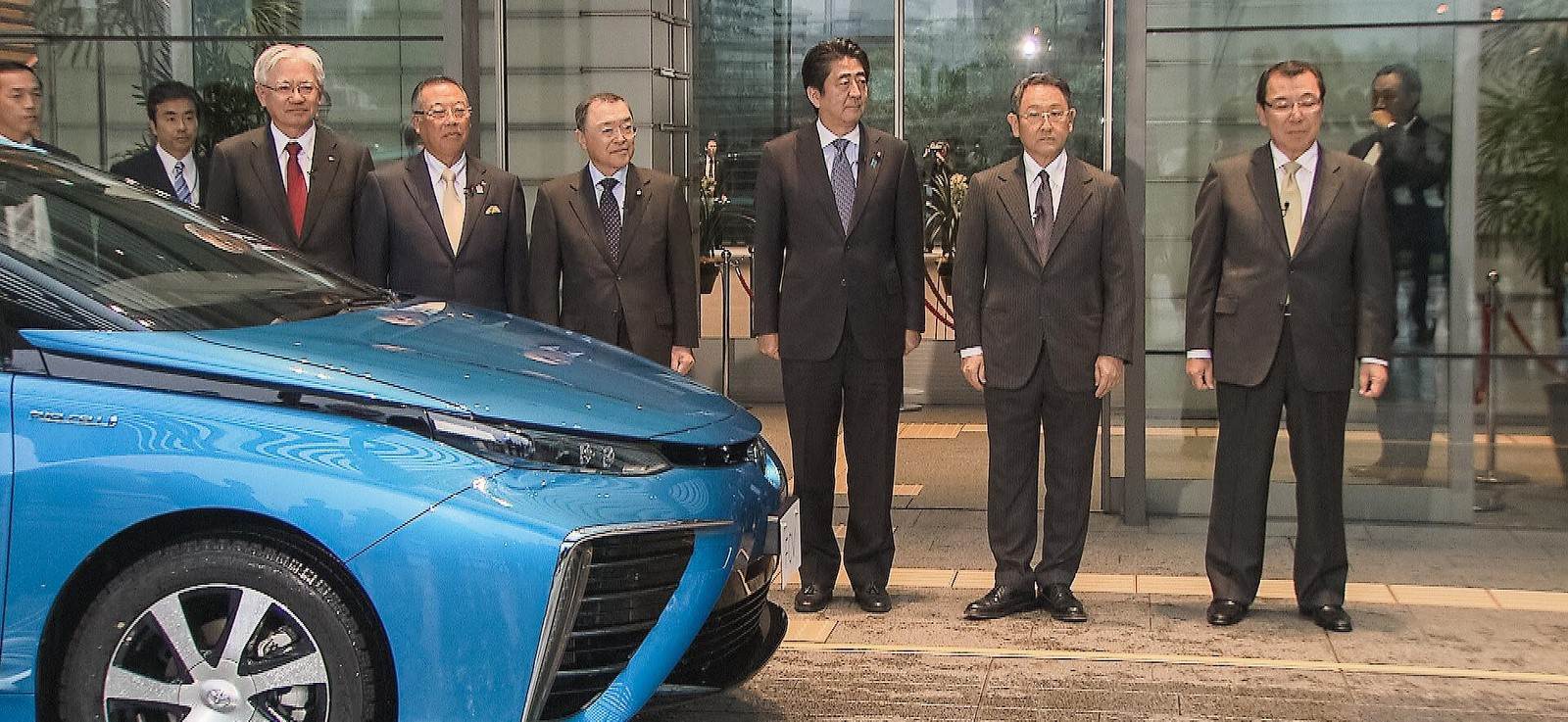 Toyota delivers first Mirai to Japan's PM | Autocar Professional