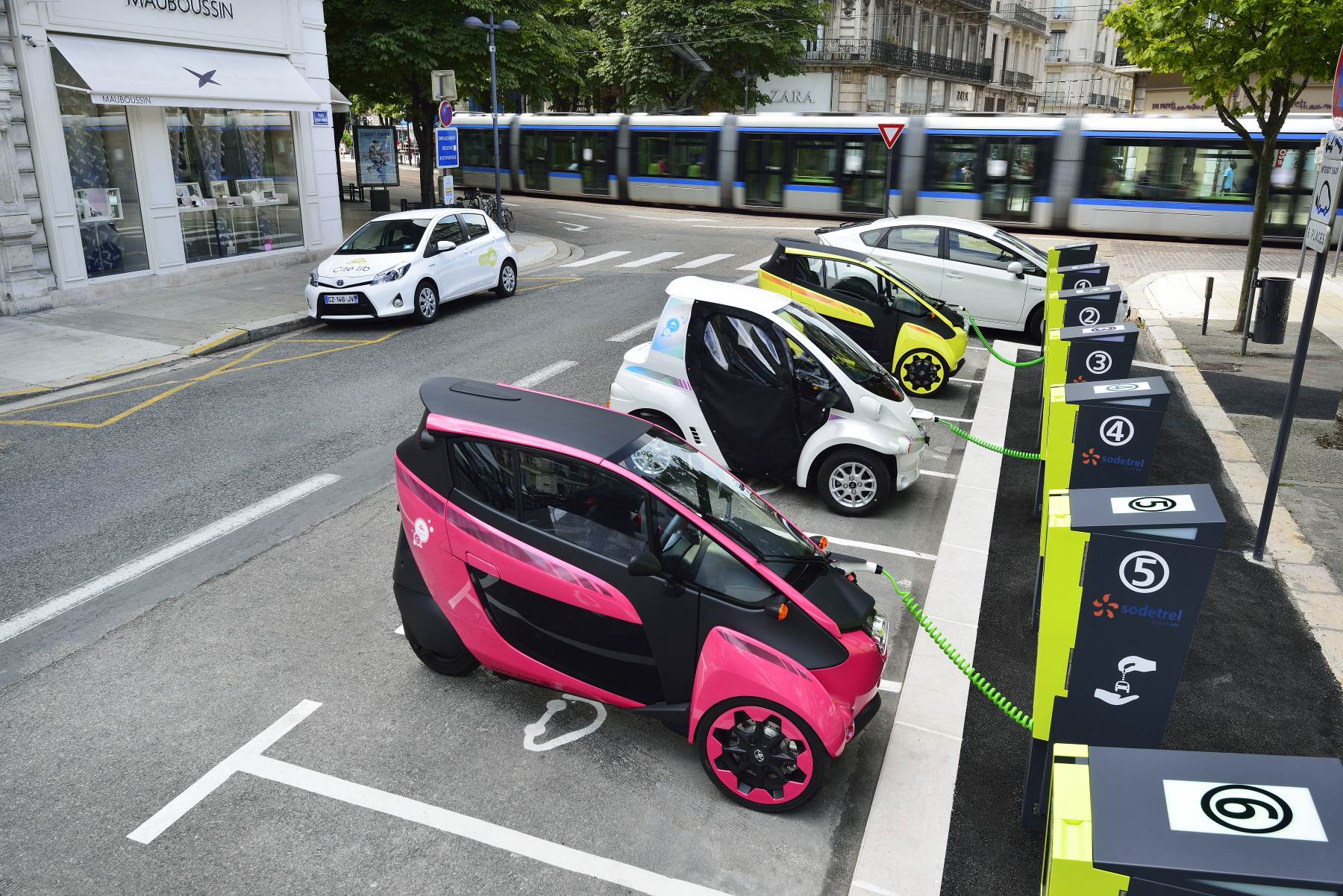 Toyota Ultra-Compact EVs ready to run in French urban mobility project ...