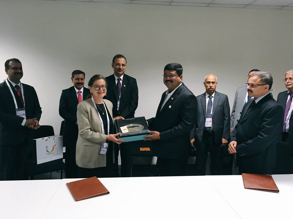 IndianOil and LanzaTech to set up world's first refinery off gas-to ...