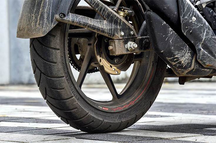 Top tips for riders to stay dry in the wet | Autocar Professional