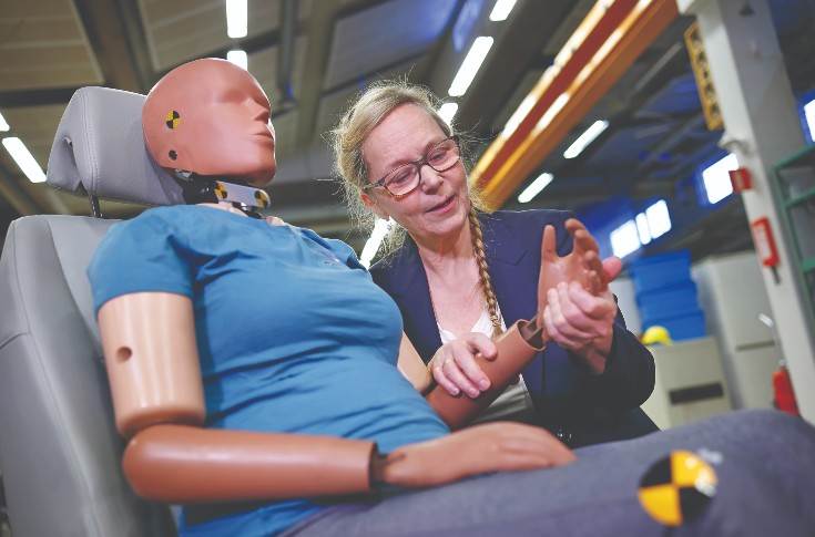 'Women are more at risk of whiplash injuries than men', says Astrid ...