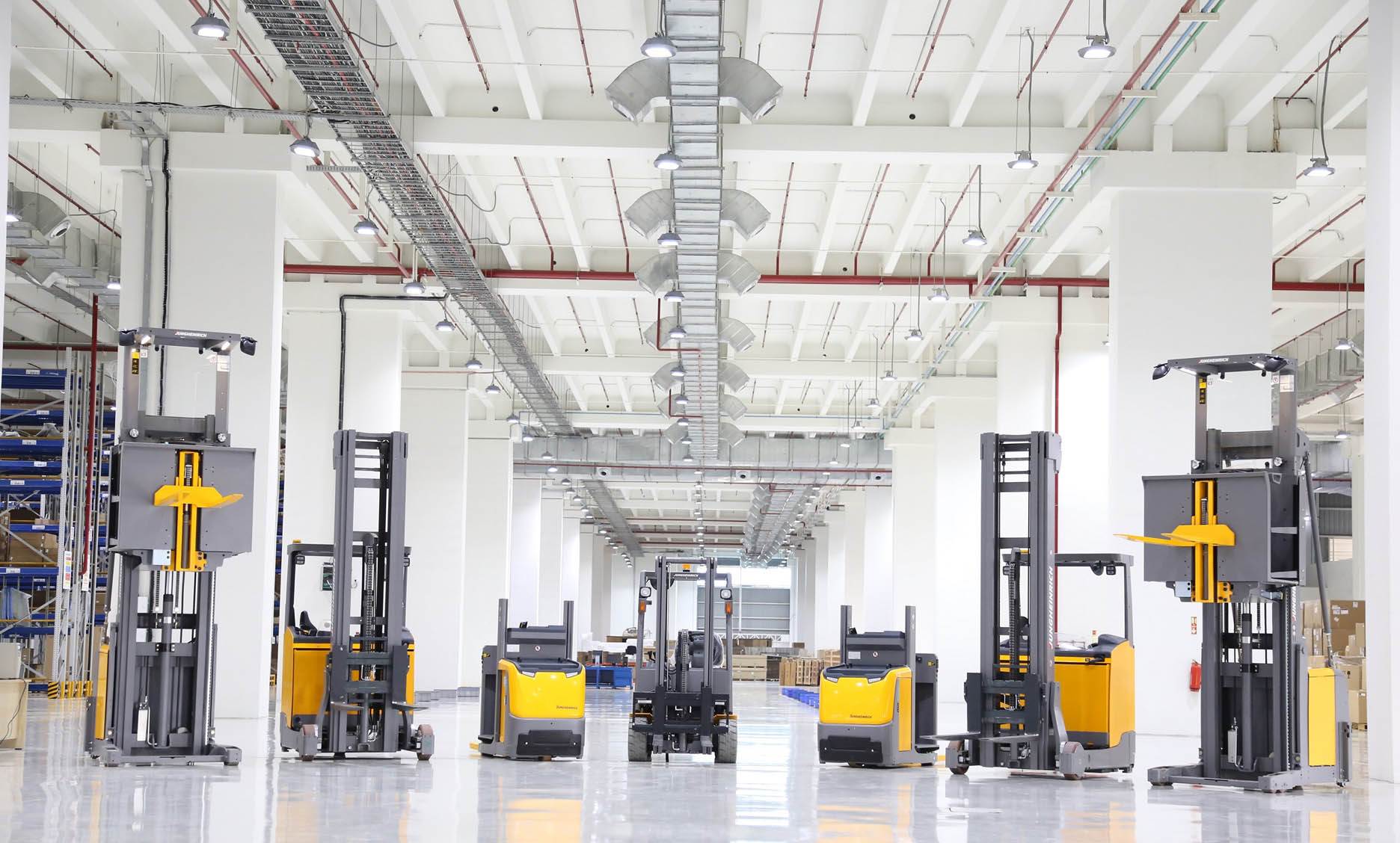Mercedes-Benz India gets future-ready with parts warehouse, vehicle ...