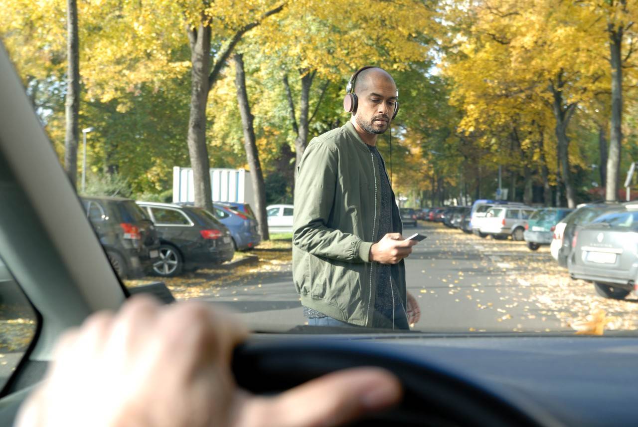 Smartphone users continue to indulge in unsafe road use practices: Ford ...