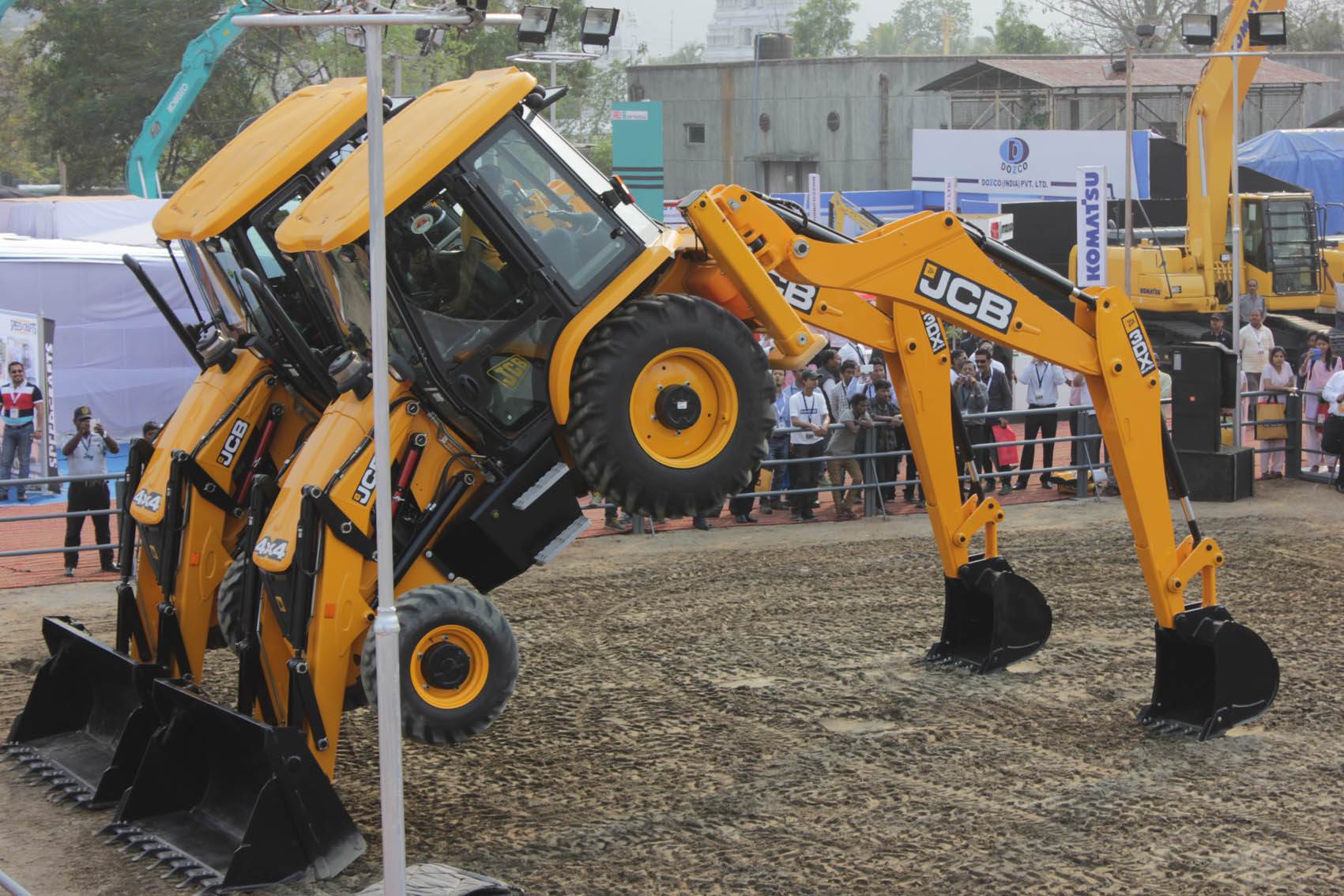 JCB India displays latest product range at ConMac 2015 | Autocar ...