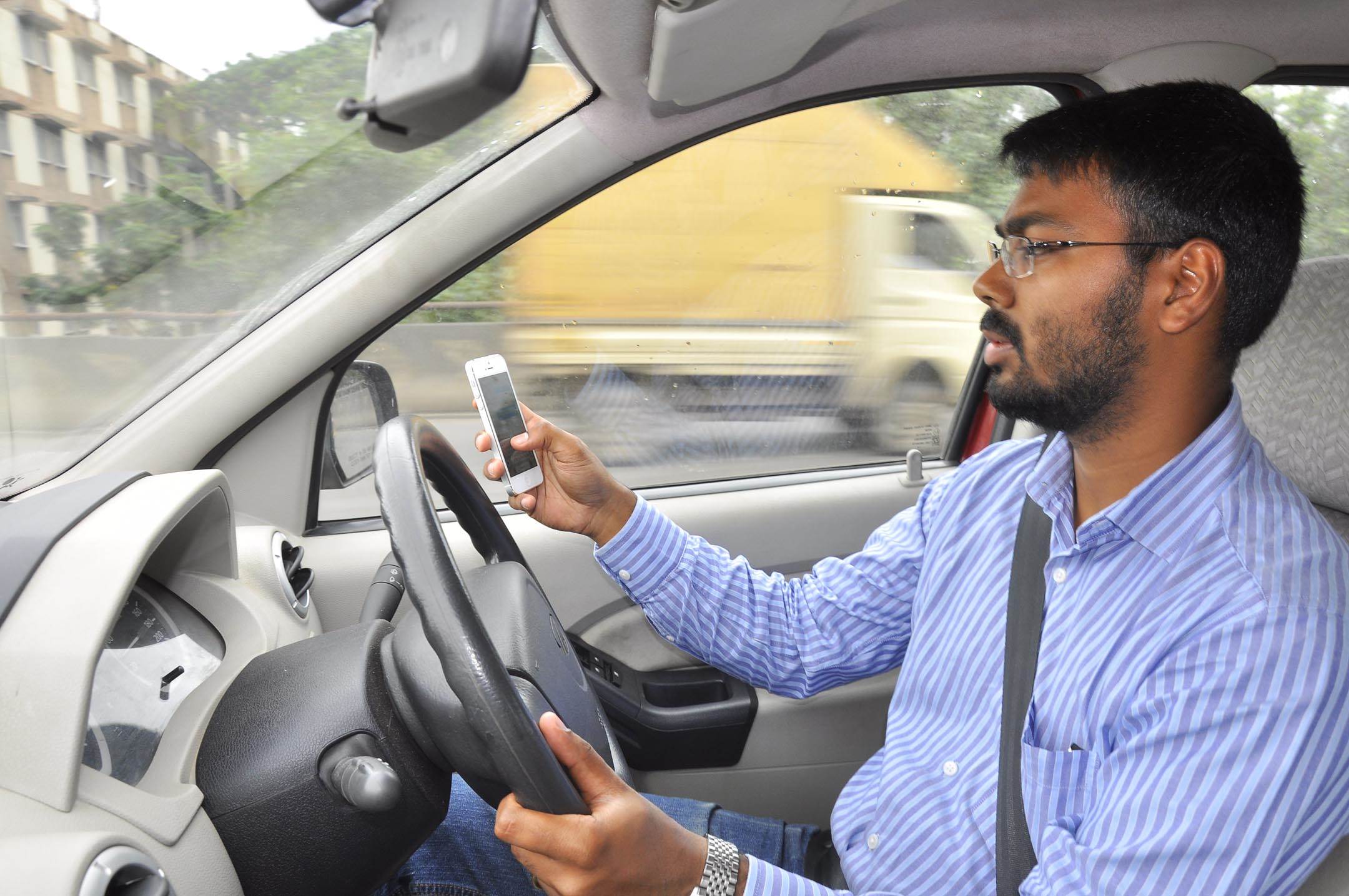 North India tops the chart in rampant use of cellphones while driving ...