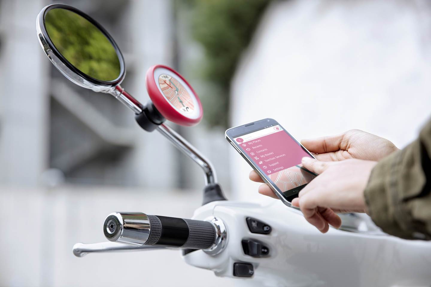 TomTom rolls out smartphone-connected satnav for scooters | Autocar ...