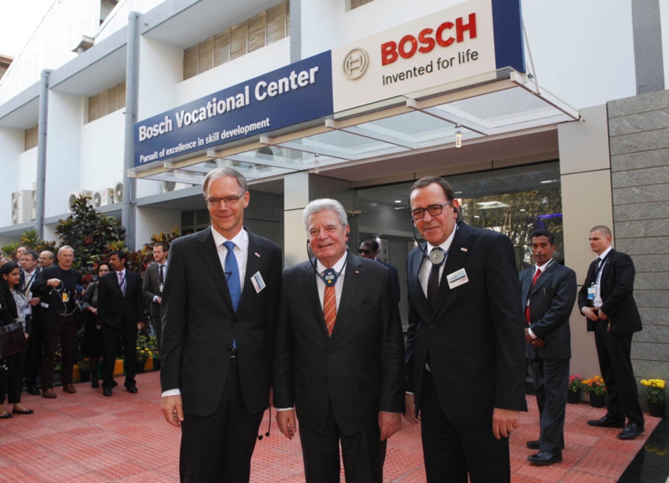 German Federal president visits Bosch Vocational Centre in Bangalore ...