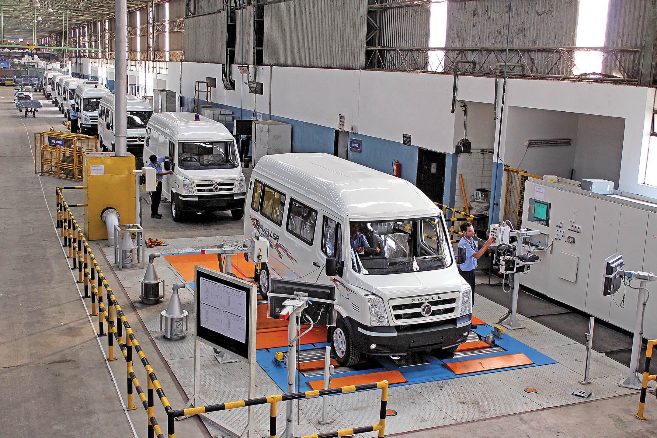 Force Motors develops electric Traveller minibus | Autocar Professional