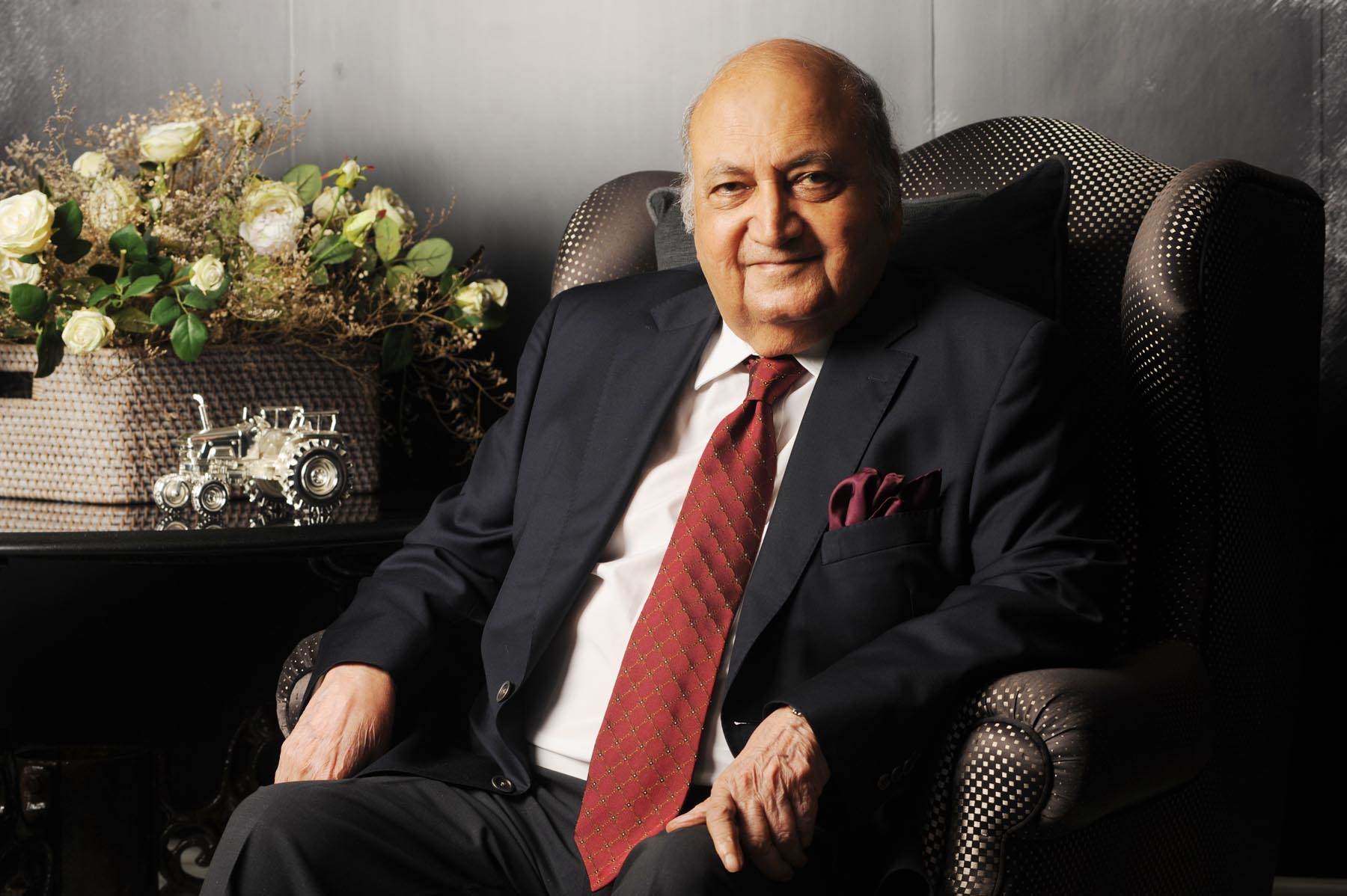 Keshub Mahindra awarded 2015 Frost & Sullivan Award for leadership ...