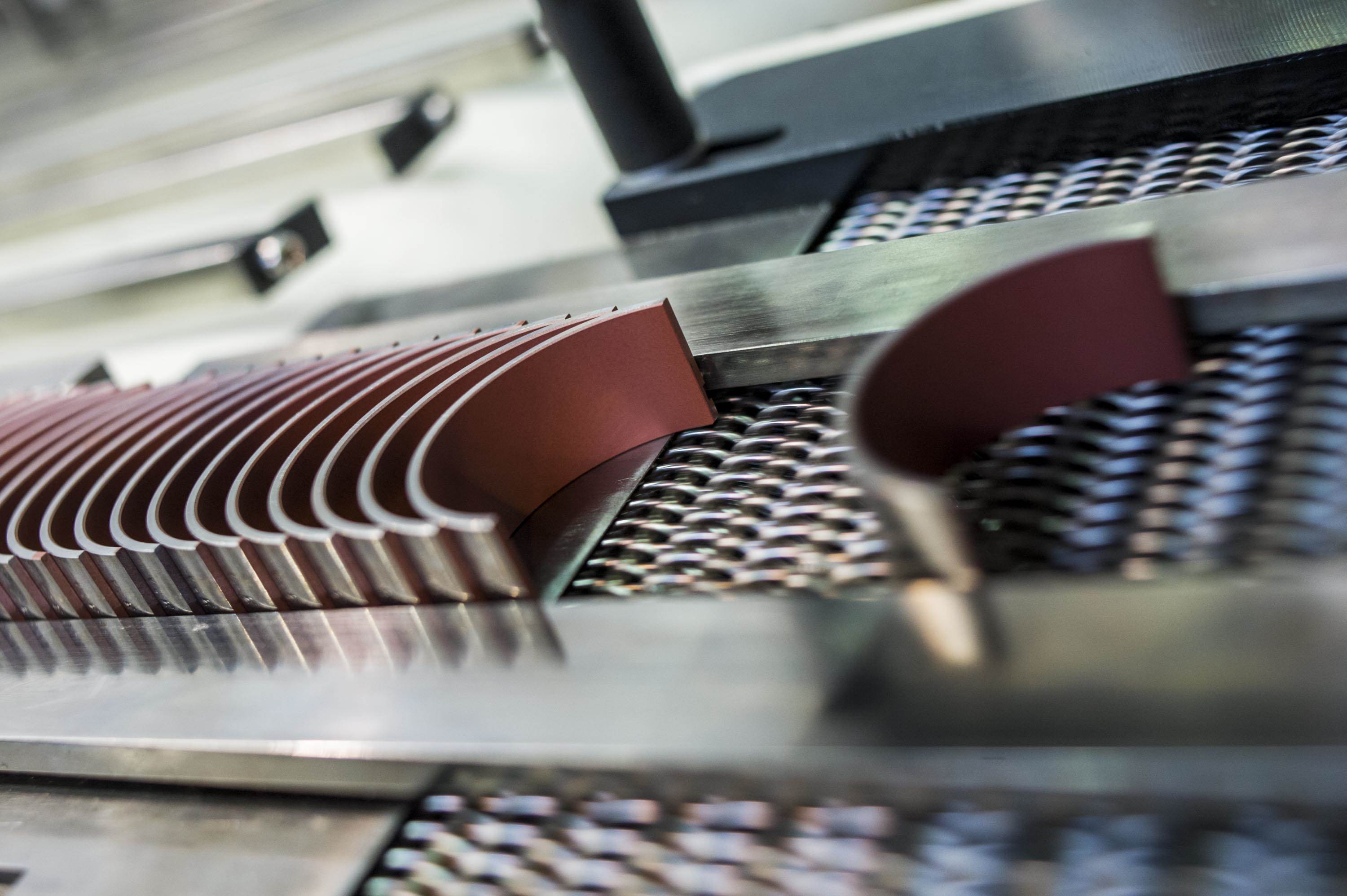 Federal-Mogul Powertrain expands, relocates engine bearing facilities ...