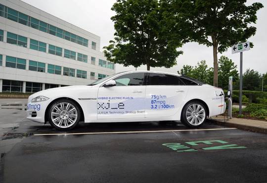 JLR to display advanced XJ ePlug-in hybrid engineering research vehicle ...