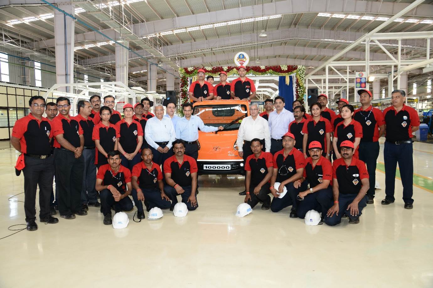 Tata Motors rolls out 100,000th Ace Zip from Dharwad plant | Autocar ...
