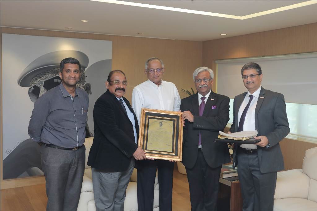 Venu Srinivasan conferred lifetime contribution award by FADA | Autocar ...